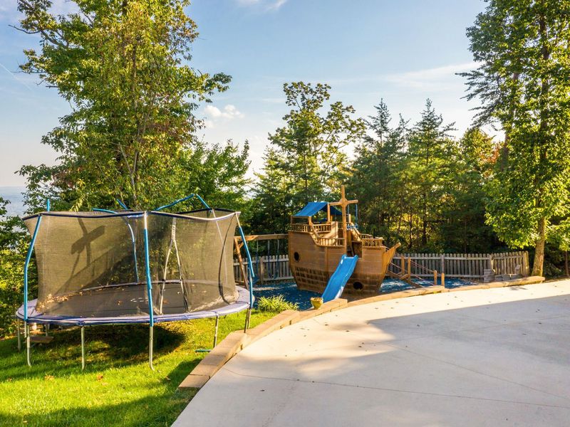 7396 Falcon Bluff Dr, Signal Mountain, TN 37377 | ListReports