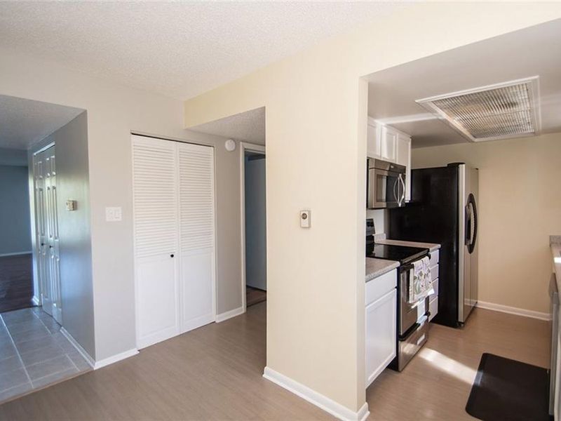 2926 Lake Shore Dr Unit D, Indianapolis IN 46205 | ListReports