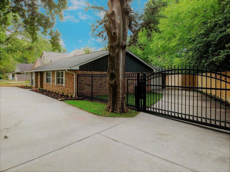 8814 Westview Drive, Houston, TX 77055 | ListReports