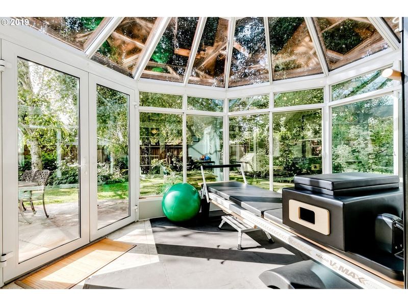 1680 Gilham Road, Eugene, OR 97401 | ListReports