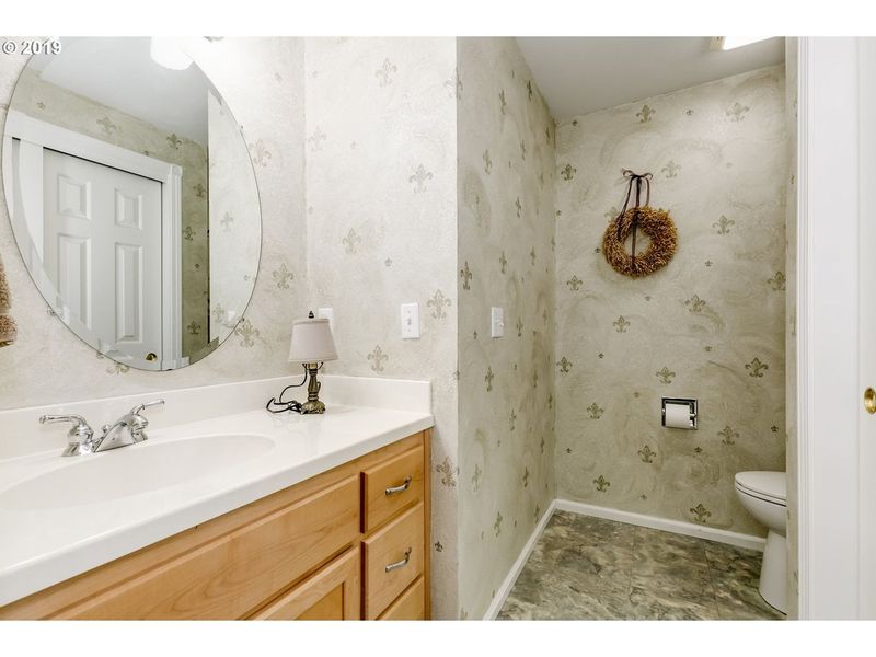 1680 Gilham Road, Eugene, OR 97401 | ListReports