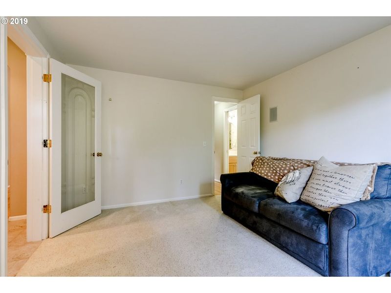 1680 Gilham Road, Eugene, OR 97401 | ListReports