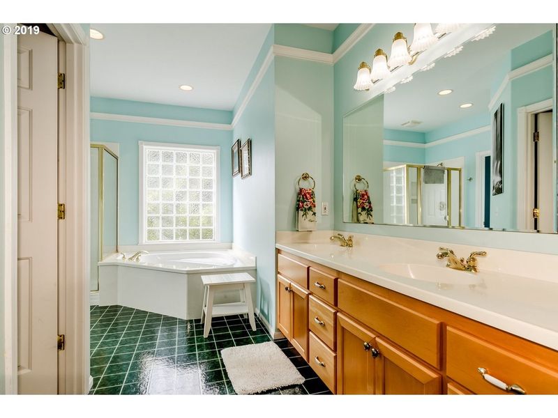 1680 Gilham Road, Eugene, OR 97401 | ListReports