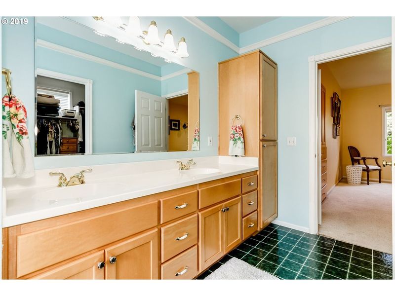 1680 Gilham Road, Eugene, OR 97401 | ListReports