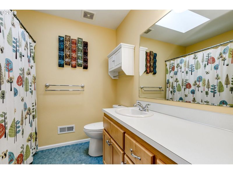 1680 Gilham Road, Eugene, OR 97401 | ListReports