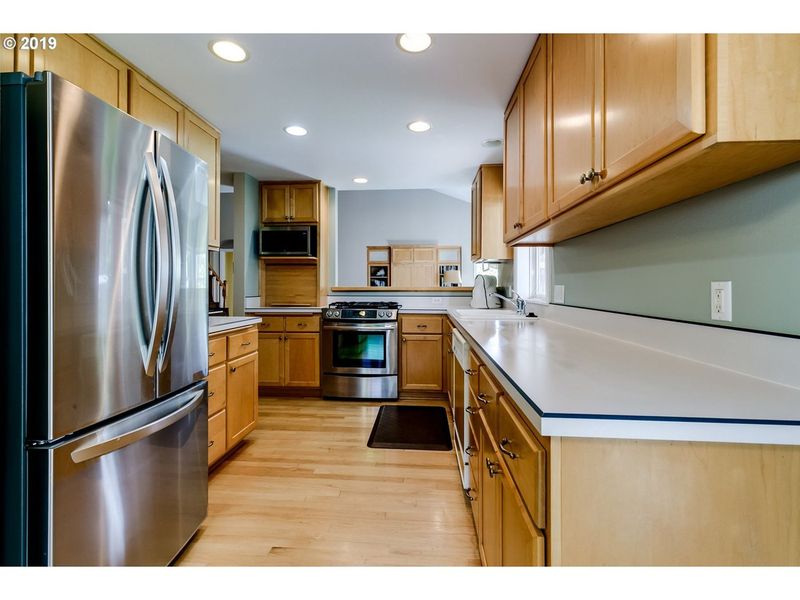 1680 Gilham Road, Eugene, OR 97401 | ListReports